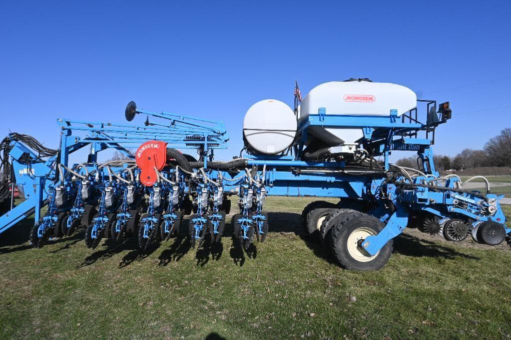 Tractor Zoom - 2011 Monosem NG Plus-4