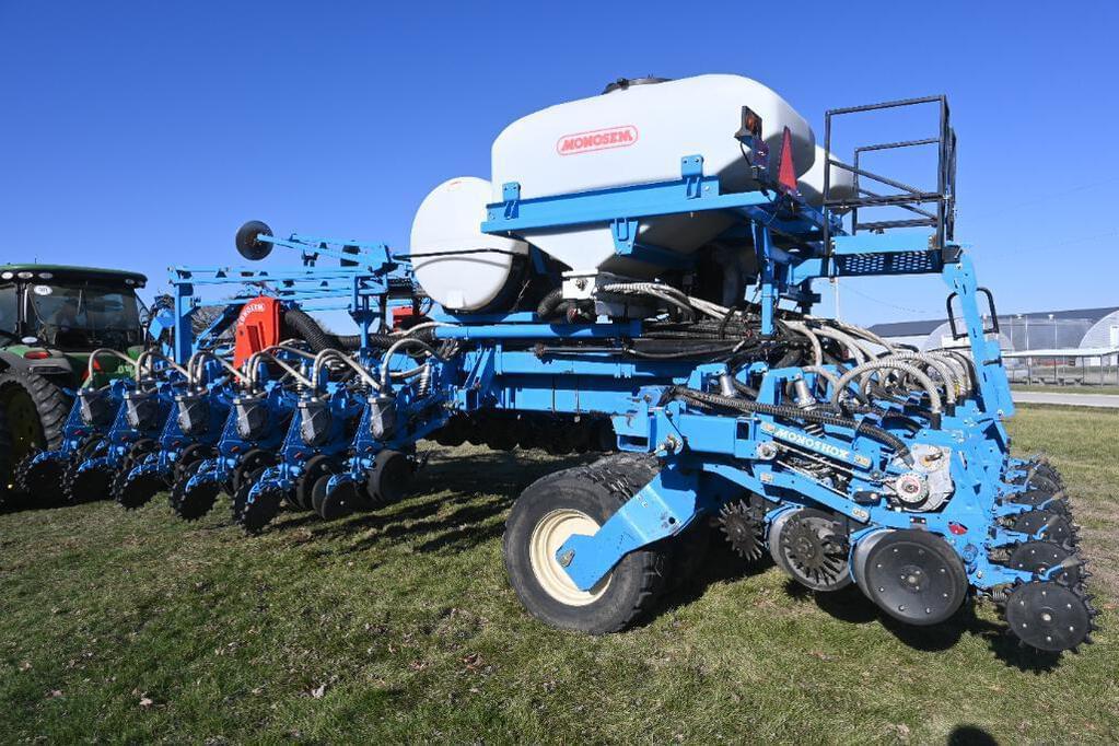 Tractor Zoom - 2011 Monosem NG Plus-4