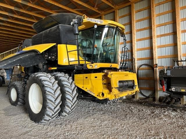 2011 New Holland CR9080 Combines Class 8 for Sale | Tractor Zoom