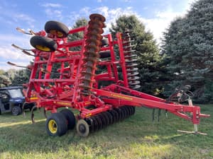 SOLD - 2011 Sunflower 4233 Lot No. 15A Tillage with 26 ft | Tractor Zoom