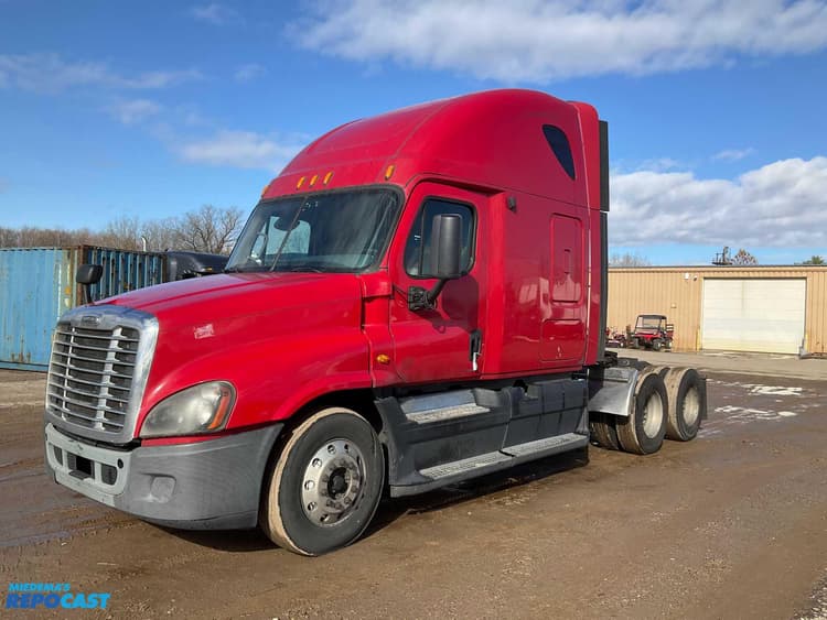SOLD - 2004 Freightliner FLD120 Other Equipment Trucks | Tractor Zoom