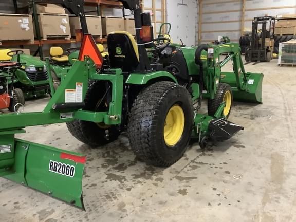 Tractor Zoom - 2012 John Deere 2520