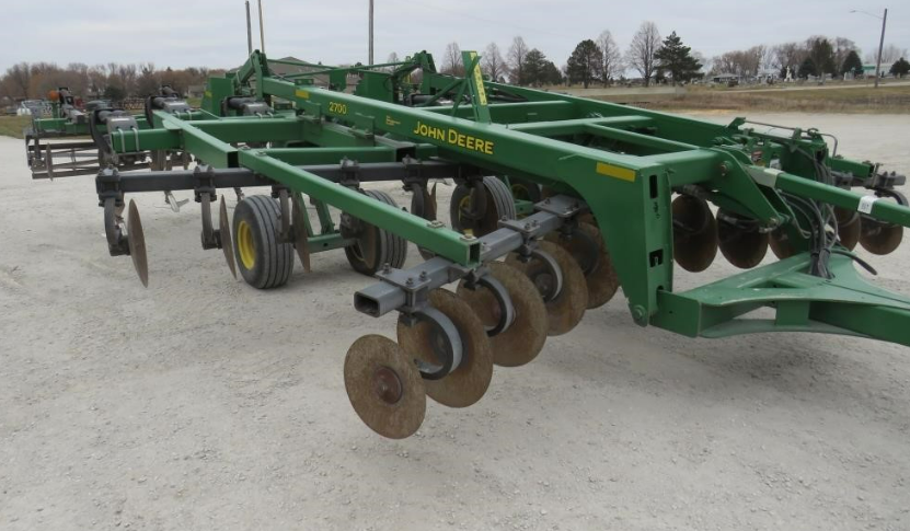 SOLD - 2012 John Deere 2700 Tillage with 9 Shanks | Tractor Zoom