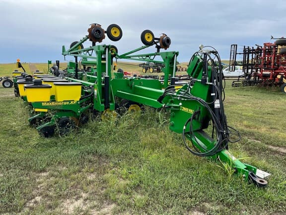 SOLD - 2012 John Deere DB44 Planting Planters | Tractor Zoom