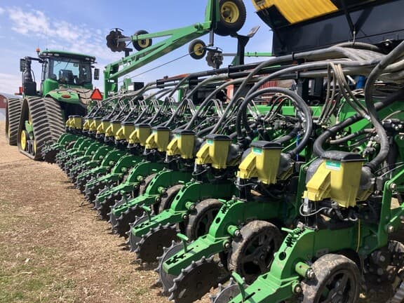 2012 John Deere DB60 Planting Planters for Sale | Tractor Zoom