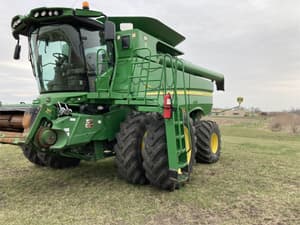 SOLD - 2012 John Deere S670 Stock No. 7110DC Combines with 4,460 Hrs ...