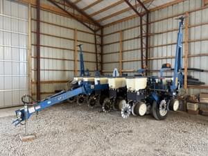 SOLD - 2012 Kinze 3000 Lot No. 9837 Planting with 6 Rows | Tractor Zoom