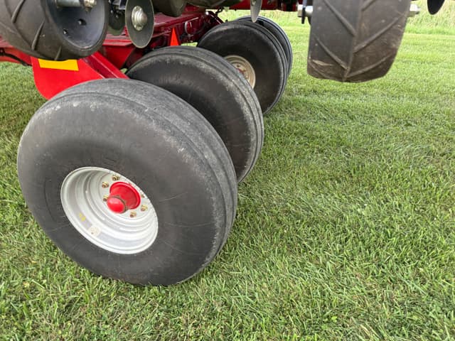 2013 Case IH 1245 Lot No. 20 Planting For Sale with 31 Rows | Tractor Zoom