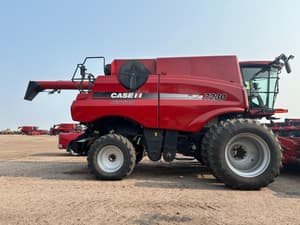 SOLD - Case IH 7230 Stock No. U44310 Combines with --- Hrs | Tractor Zoom