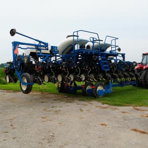 SOLD - 2013 Kinze 3600 Lot No. 6573 Planting with 15 Rows | Tractor Zoom