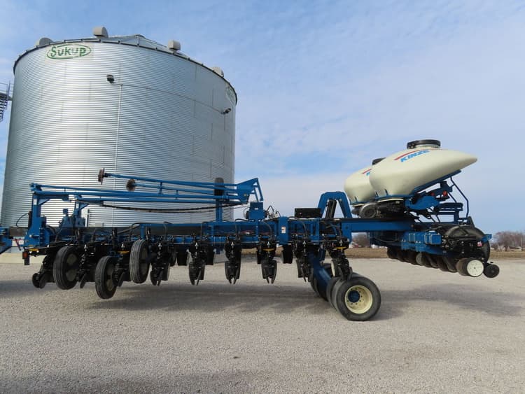 2013 Kinze 3800 Planting Planters for Sale | Tractor Zoom