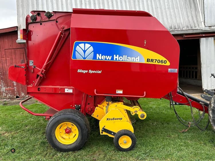 SOLD - 2013 New Holland BR7060 Hay and Forage Balers - Round | Tractor Zoom