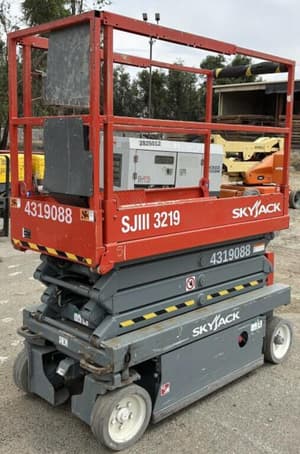 SOLD - 2013 Sky Jack SJIII3219 Lot No. 3554 Construction with 196 Hrs ...