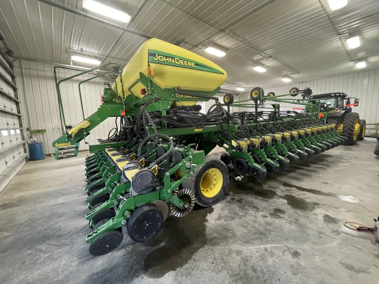 2014 John Deere DB60 Planting Planters for Sale | Tractor Zoom