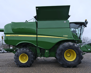 SOLD - 2014 John Deere S680 Combines with 5,837 Hrs | Tractor Zoom