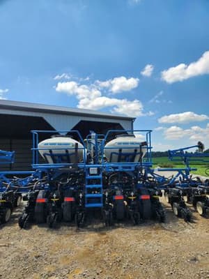 SOLD - 2014 Kinze 3600 Stock No. 217387 Planting with 24 Rows | Tractor ...