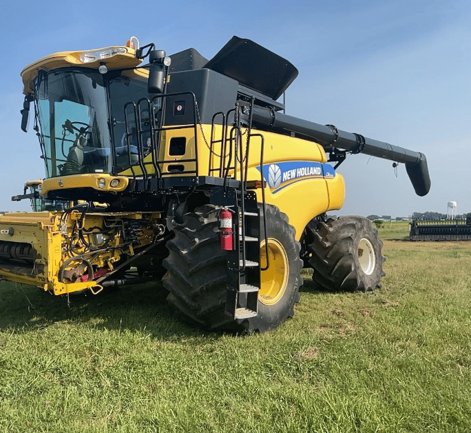 2014 New Holland CR8090 Combines Class 8 for Sale | Tractor Zoom