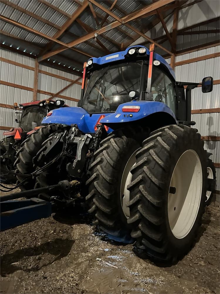 2014 New Holland T8.275 Tractors 175 to 299 HP for Sale | Tractor Zoom