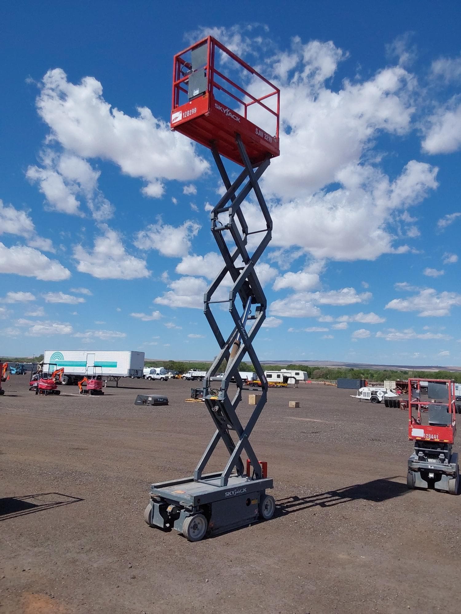 2014 Sky Jack SJIII3219 Construction Aerial Lifts for Sale | Tractor Zoom