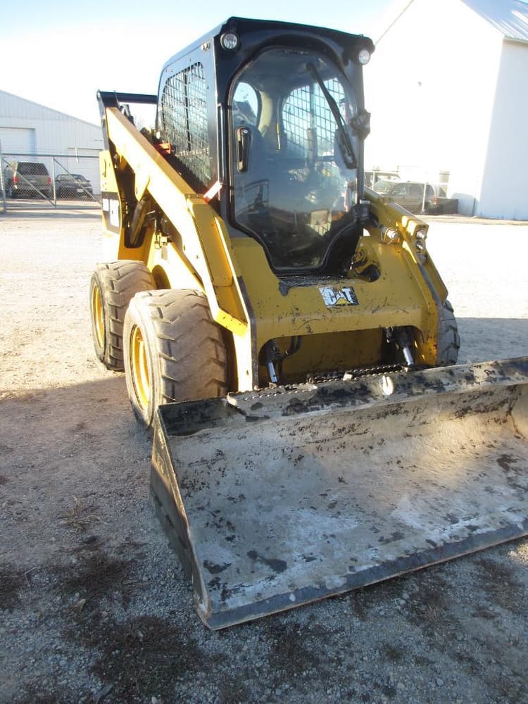 SOLD - 2015 Caterpillar 262D Construction Skid Steers | Tractor Zoom