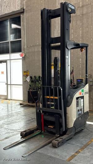 SOLD - 2015 Crown RR5725-35 Lot No. DH9979 Construction with 4,898 Hrs ...