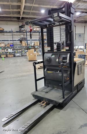 SOLD - 2015 Crown SP4000 Lot No. DX7021 Construction with 11,702 Hrs ...