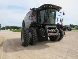 SOLD - 2015 Gleaner S68 Lot No. 346 Combines with 2,801 Hrs | Tractor Zoom