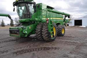 SOLD - 2015 John Deere S680 Combines with --- Hrs | Tractor Zoom