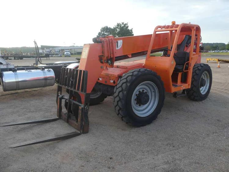 SOLD - 2015 Skytrak 8042 Construction Telehandlers | Tractor Zoom