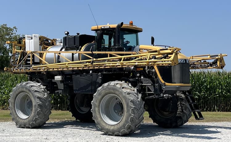 SOLD - 2015 RoGator RG1100B Chemical Applicators Sprayers - Self ...