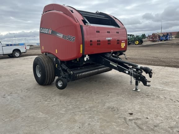 2016 Case IH RB565 Premium Hay and Forage Balers - Round for Sale ...