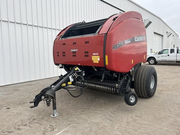 2016 Case IH RB565 Premium Hay and Forage Balers - Round for Sale ...