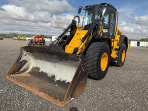 SOLD - 2016 JCB 427 Lot No. 50554 Construction with 3,955 Hrs | Tractor ...