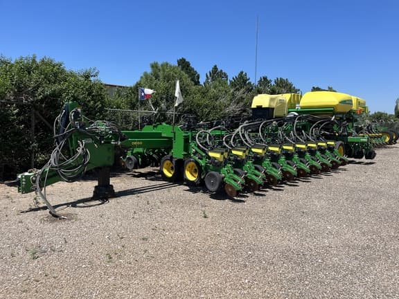 SOLD - 2016 John Deere DB60 Planting Planters | Tractor Zoom