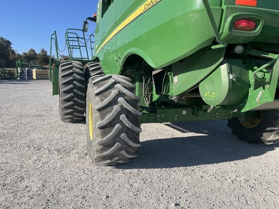 Tractor Zoom - 2016 John Deere S670
