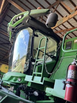 SOLD - 2016 John Deere S680 Stock No. 397968 Combines with 1,946 Hrs ...