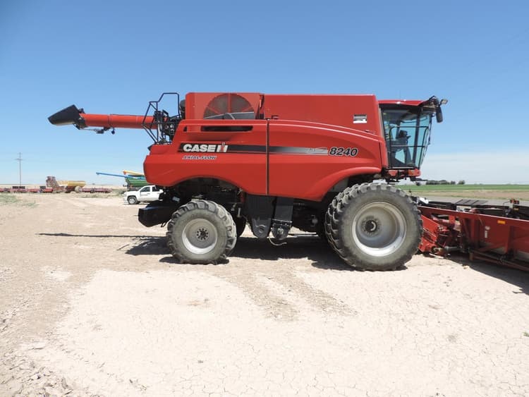 2017 Case IH 8240 Combines Class 8 for Sale | Tractor Zoom