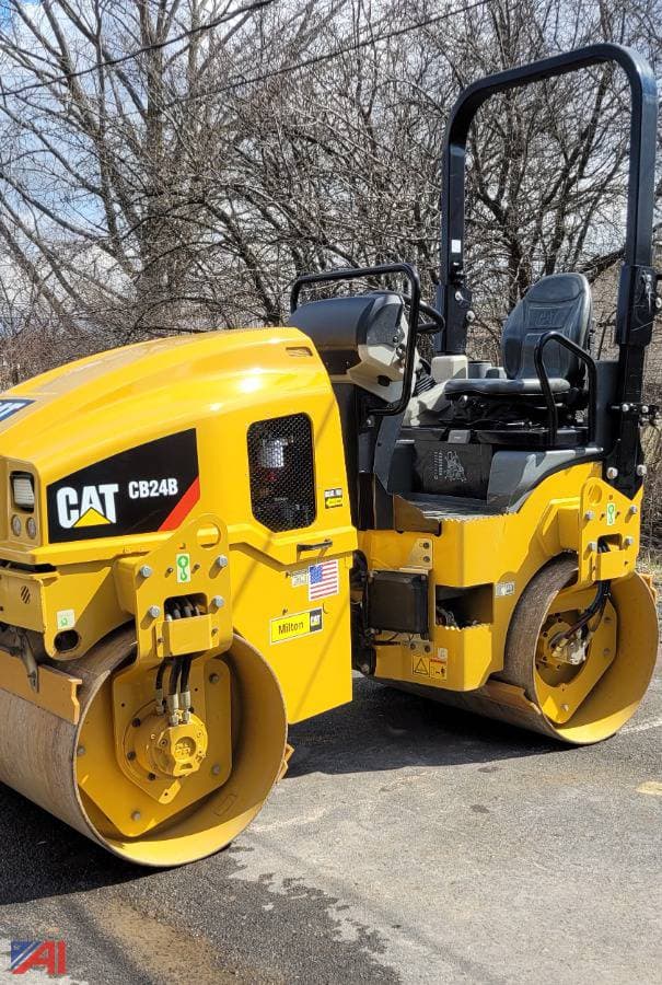 SOLD - 2017 Caterpillar CB24B Construction Drum Rollers | Tractor Zoom