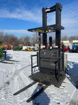 SOLD - 2017 Crown SP4000 Lot No. 301 Construction with 6,184 Hrs ...