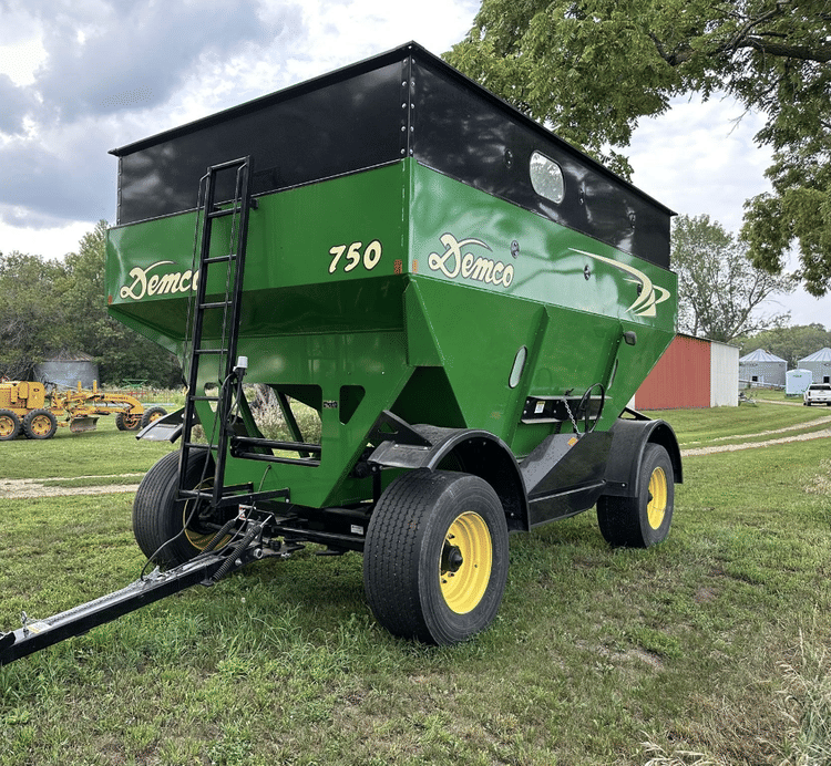 2017 Demco 750 Harvesting Gravity Wagons for Sale | Tractor Zoom