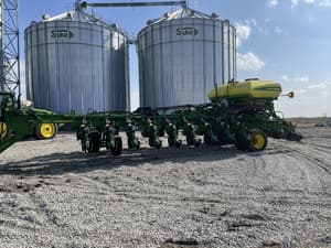 SOLD - 2017 John Deere DB60 Stock No. CONSIGNMENT Planting with 24 Rows ...