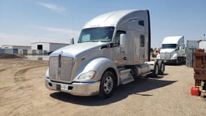 SOLD - 2017 Kenworth T680 Lot No. 100504 Other Equipment with 817,518 mi | Tractor Zoom