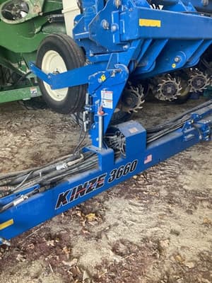 SOLD - 2017 Kinze 3660 Stock No. 56140 Planting with 16 Rows | Tractor Zoom