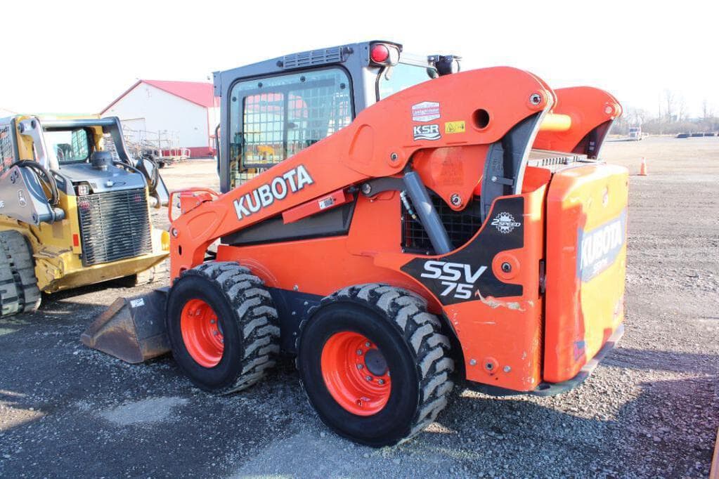 Tractor Zoom - 2017 Kubota SSV75