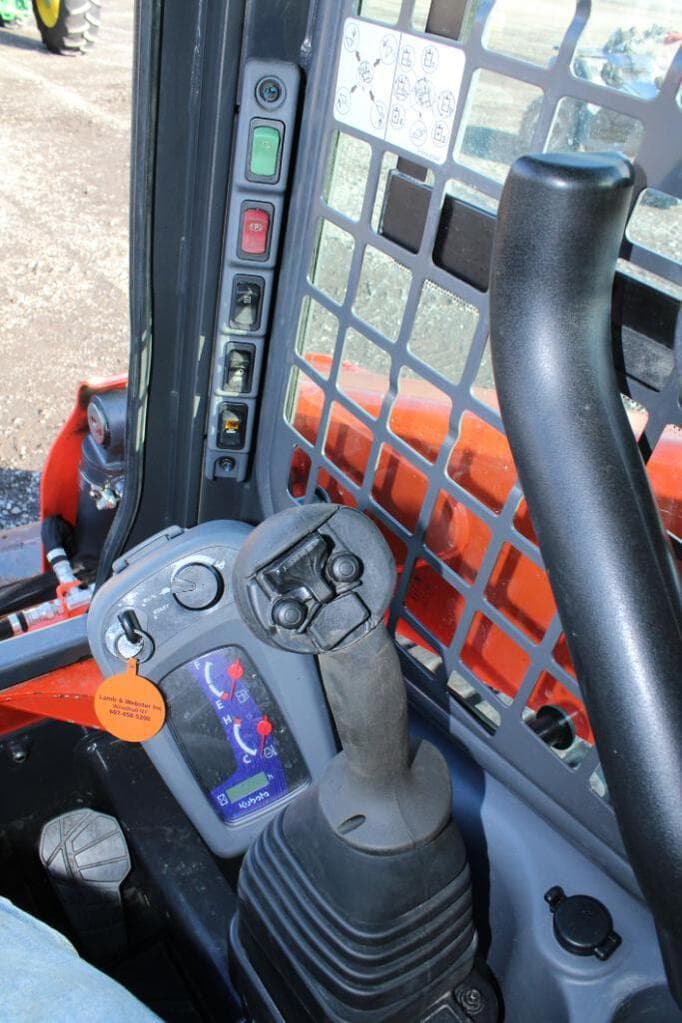 Tractor Zoom - 2017 Kubota SSV75