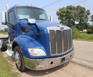 SOLD - 2017 Peterbilt 579 Lot No. 7268 Other Equipment with --- mi ...
