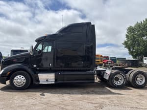 SOLD - 2017 Peterbilt 587 Lot No. 1134 Other Equipment with 688,589 mi ...