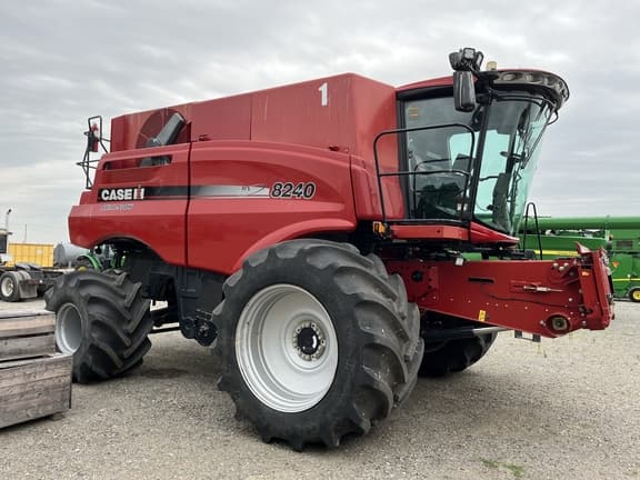 2018 Case IH 8240 Combines Class 8 for Sale | Tractor Zoom