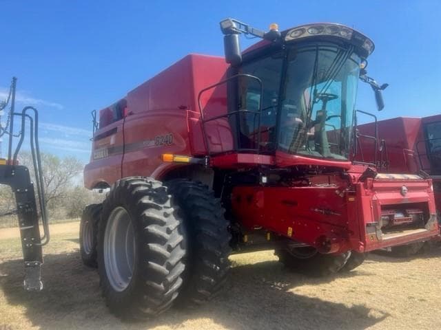 2018 Case IH 8240 Combines Class 8 for Sale | Tractor Zoom
