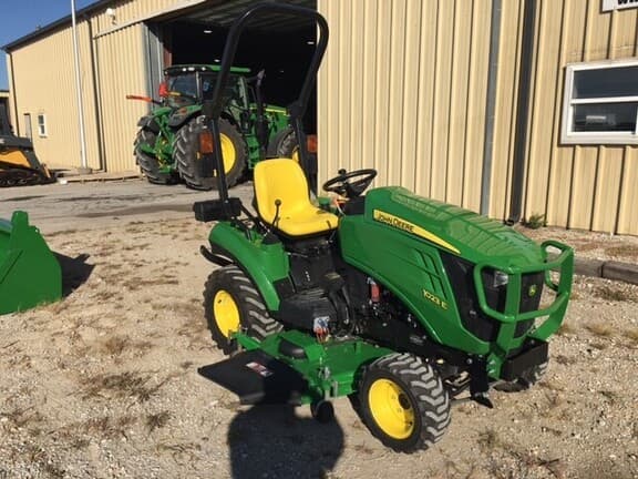 Tractor Zoom - 2018 John Deere 1023E